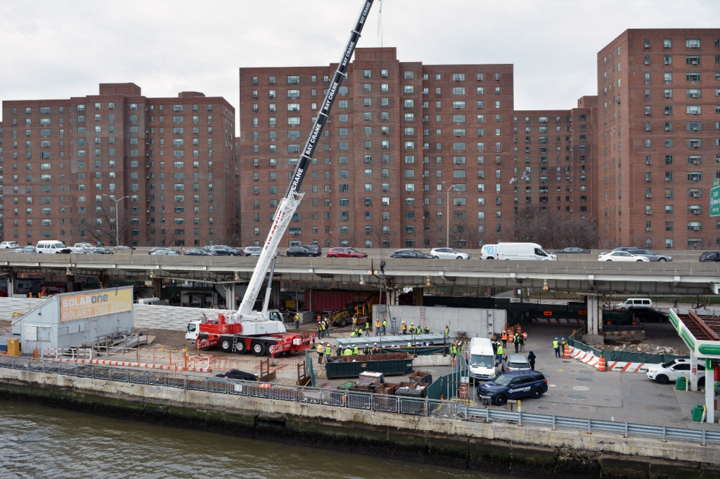 First 16-ton moveable flood gate installed at $1.45 billion East Side ...